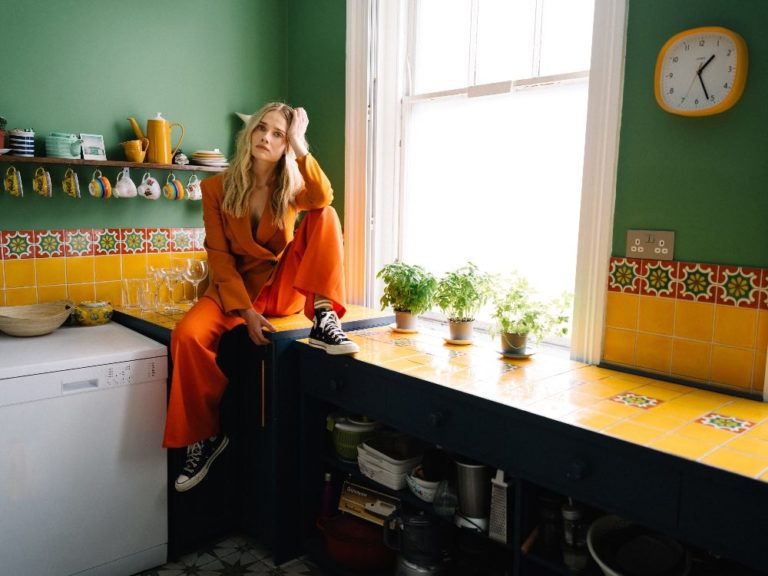 Florrie signs with BMG and Xenomania, Announces Debut Album - PalabasTayo